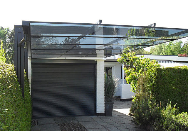 Coperture F1 lineari a sbalzo con colonne posteriori